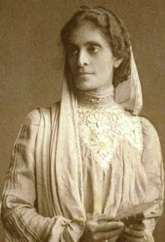 Amongst the Royals - Sujata Massey