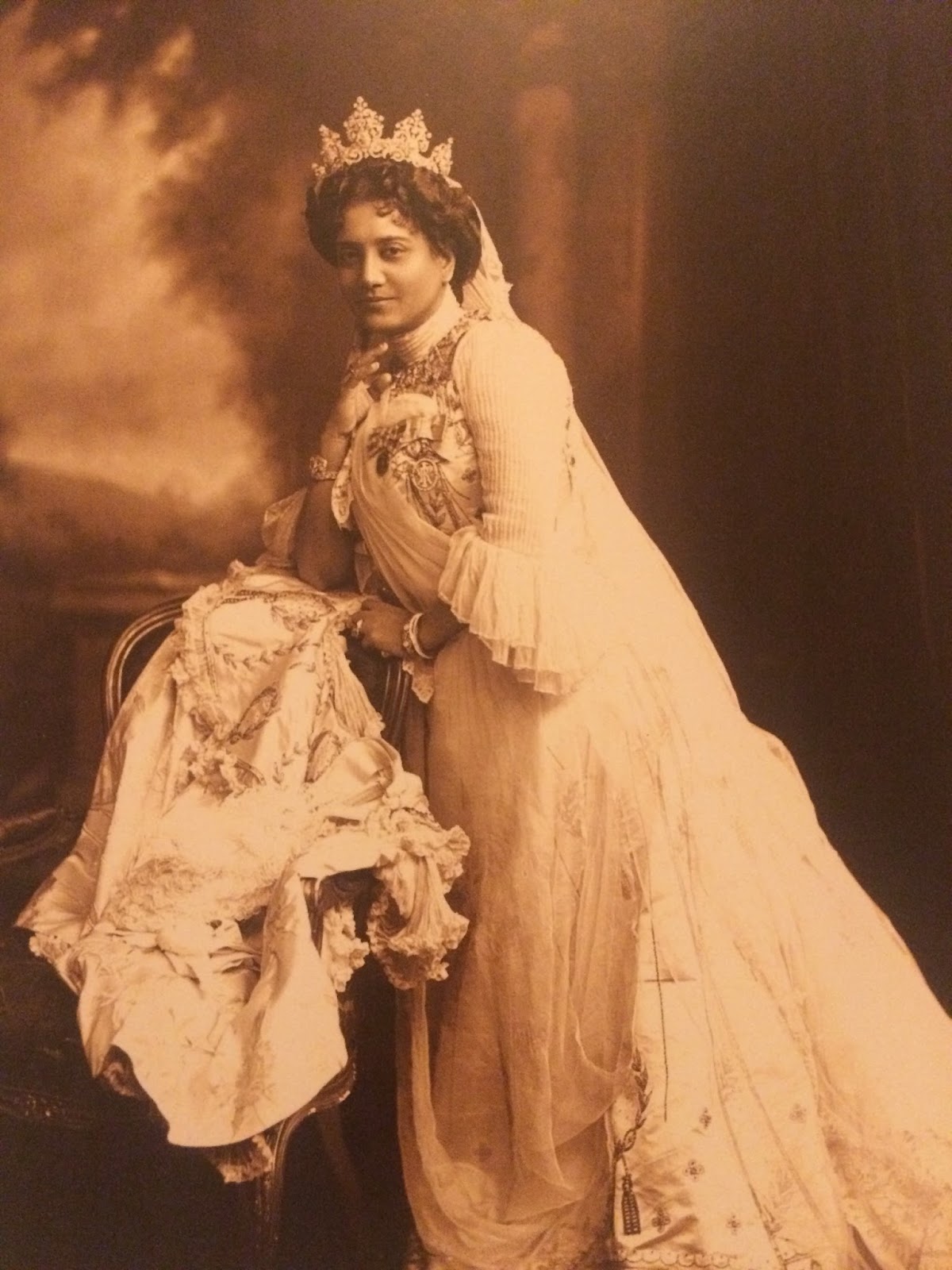 The Secret Life of Maharanis - Sujata Massey