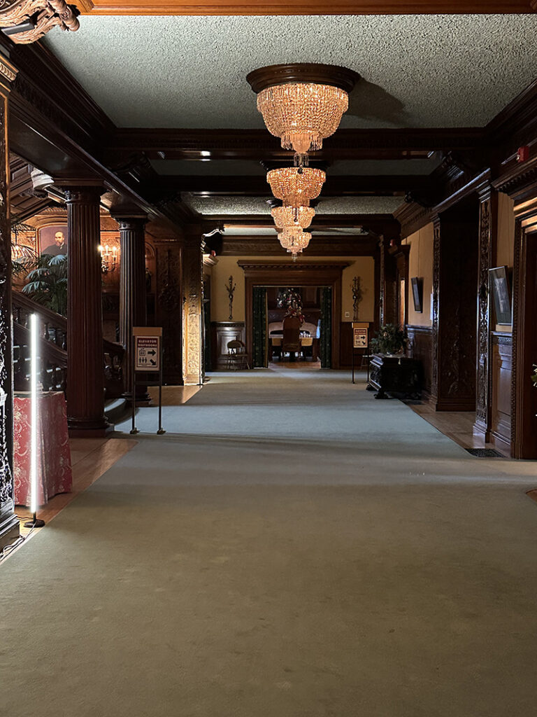 Old Money Life on Summit Avenue - Sujata Massey
