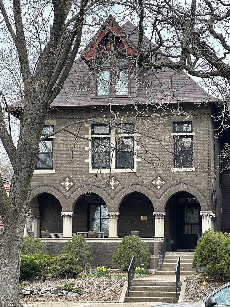Old Money Life on Summit Avenue - Sujata Massey
